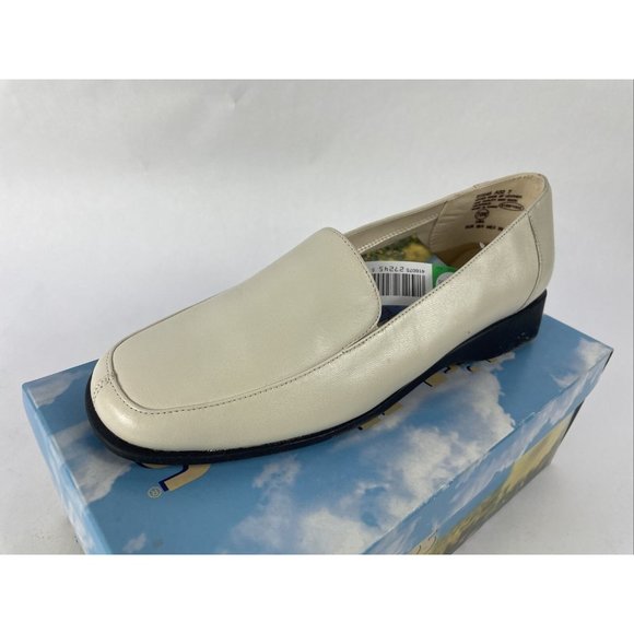 Cobbie Cuddlers | Shoes | Nwt Cobbie Cuddlers Shoes Womens 75w Beige ...
